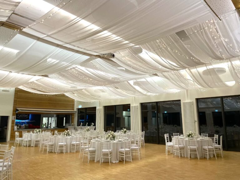 Stoffbahn Deckendeko mieten | Decken Deko & Baldachin Hochzeit